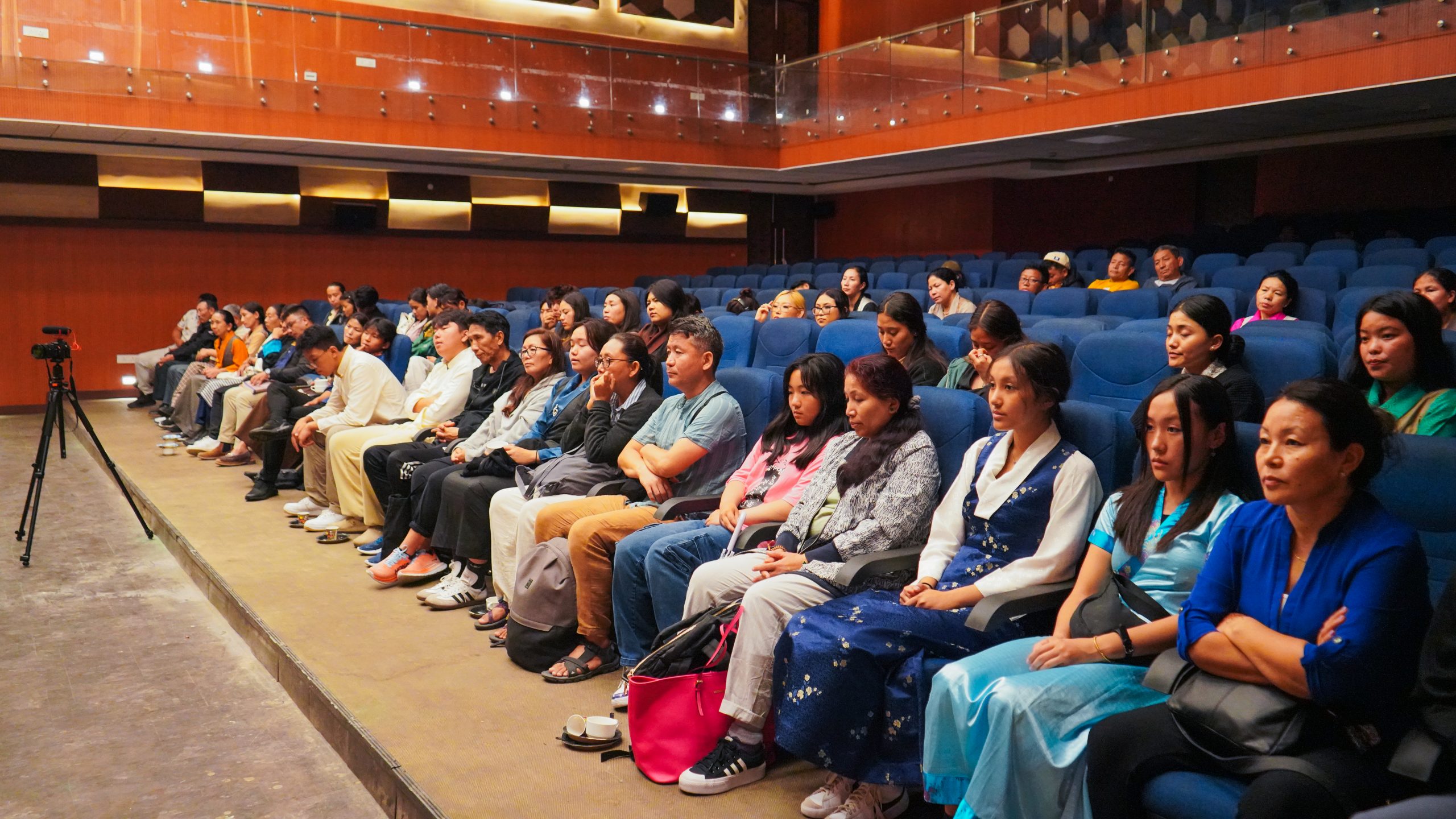 དབྱར་དུས་བོད་ཀྱི་ཟློས་གར་སྒྱུ་རྩལ་ཟབ་སྦྱོང་ཐེངས་དང་པོ་དབུ་འཛུགས་གནང་བ ...